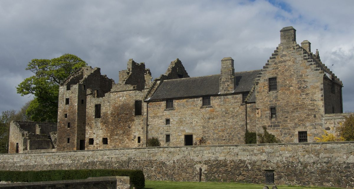 Discover the Scottish castles with the Historic Scotland Explorer Pass