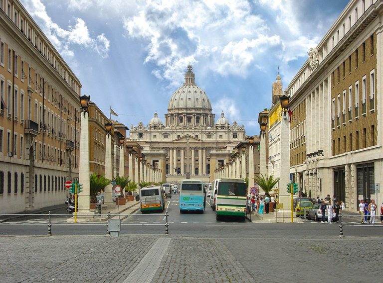 Vacanza a Roma, come muoversi in città a piedi e coi mezzi pubblici