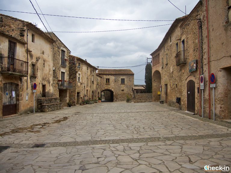 Castillo Gala Dalí en Púbol, etapa del Triángulo Daliniano en Costa Brava