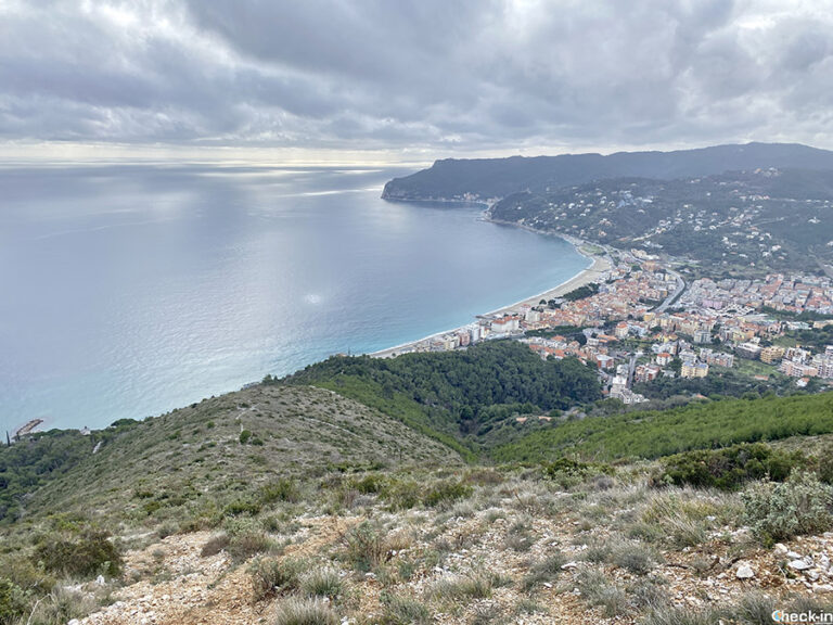 Trekking nel ponente ligure, escursione da Spotorno al Monte Mao